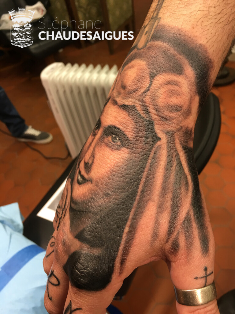 Tatouage réaliste sur main à Avignon et Chaudes-Aigues - Stéphane ...